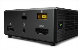 ThinkPad Stack モバイルプロジェクター ー Android OS搭載のプロジェクター、単体でも使えるよ！