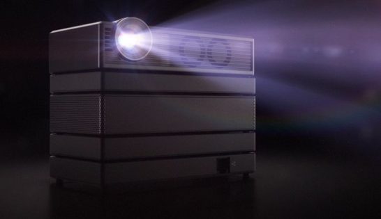 ThinkPad Stack モバイルプロジェクター ー Android OS搭載のプロジェクター、単体でも使えるよ！