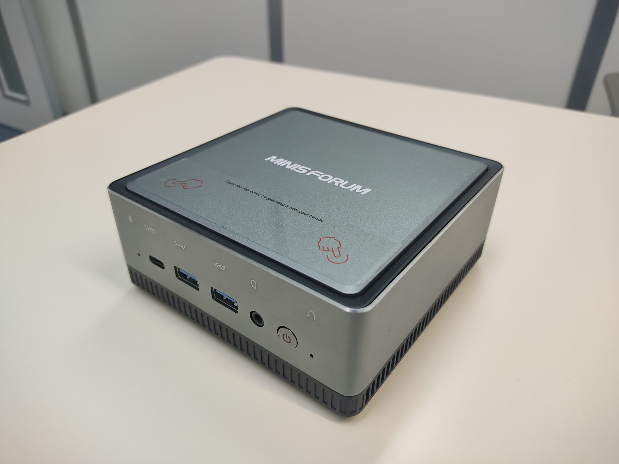 Minisforum U820の実機レビュー(その1・筐体編) – Core i5搭載で内部アクセスが容易で拡張性も高い！メインマシンに据え ...