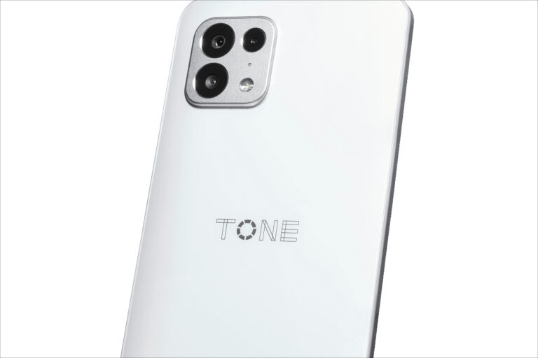 TONE e22 － 5G対応になり、性能も上がったトーン・モバイルのオリジナルスマートフォン