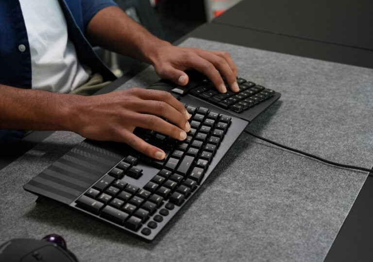 Perixx PX Ergo Mech PERIBOARD-535 － エルゴノミクス設計のメカニカルキーボード、仕事にもゲーミングにも使えます